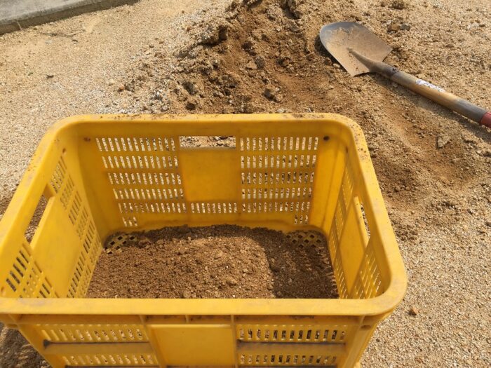 芝生（TM9）をDIYする。素人でもできるのか？張り方や作業手順を詳しく解説！ | トモクラ｜共働きの暮らす家